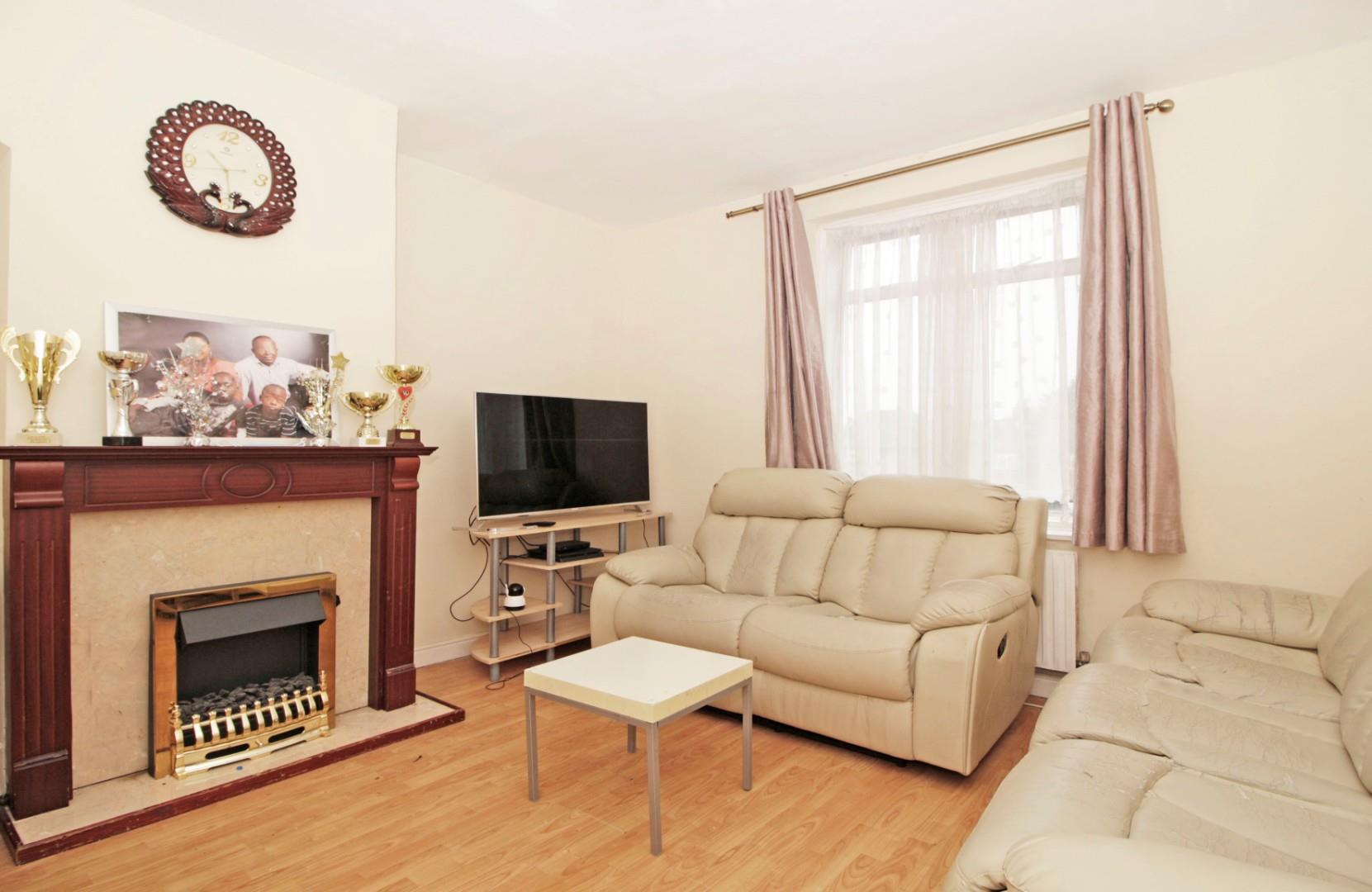 Property For Sale Downham Way Bromley Br1 3 Bedroom House Mid