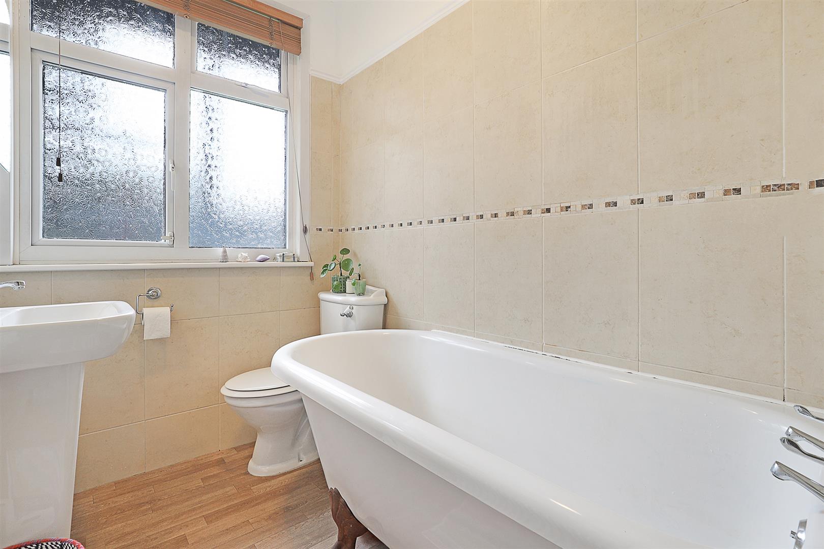 Property For Sale Falmouth Avenue, Highams Park, E4 | 1 Bedroom Studio ... Property For Sale Falmouth Avenue, Highams Park, E4 | 1 Bedroom Studio ...