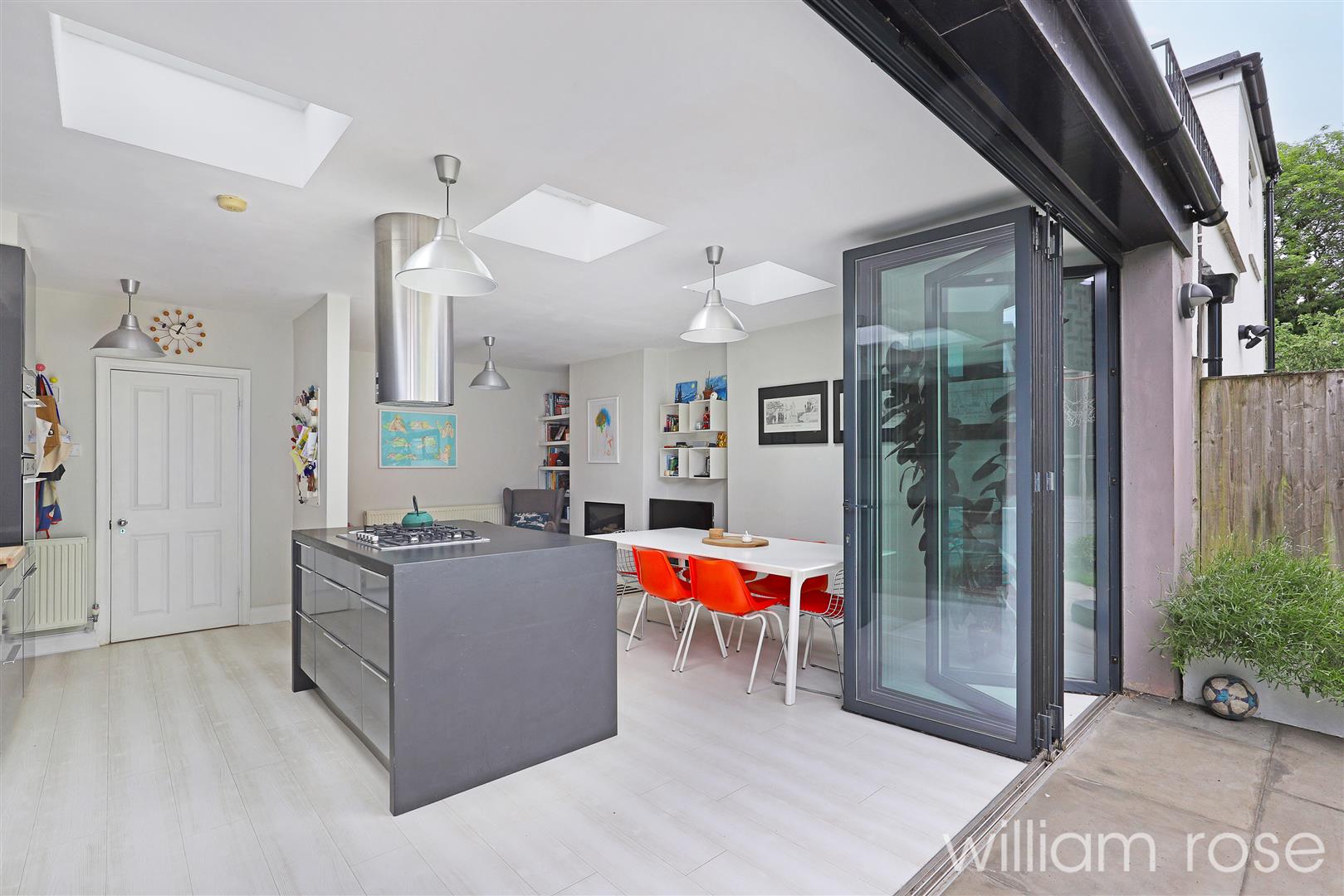 Property For Sale Beech Hall Crescent, Highams Park, E4 | 4 Bedroom ...