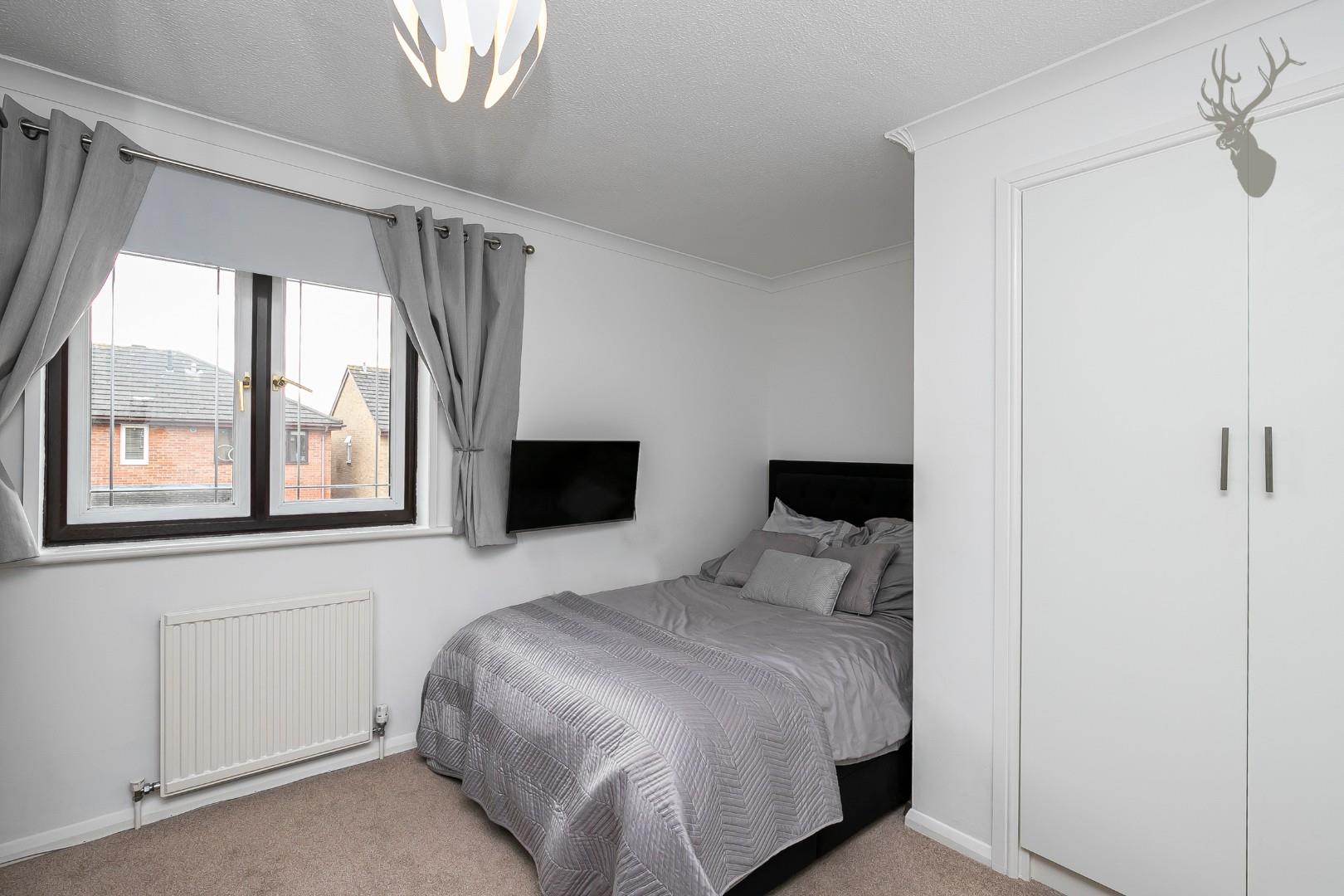 Property For Sale Hazelwood Park Close Chigwell Ig7 2 Bedroom House