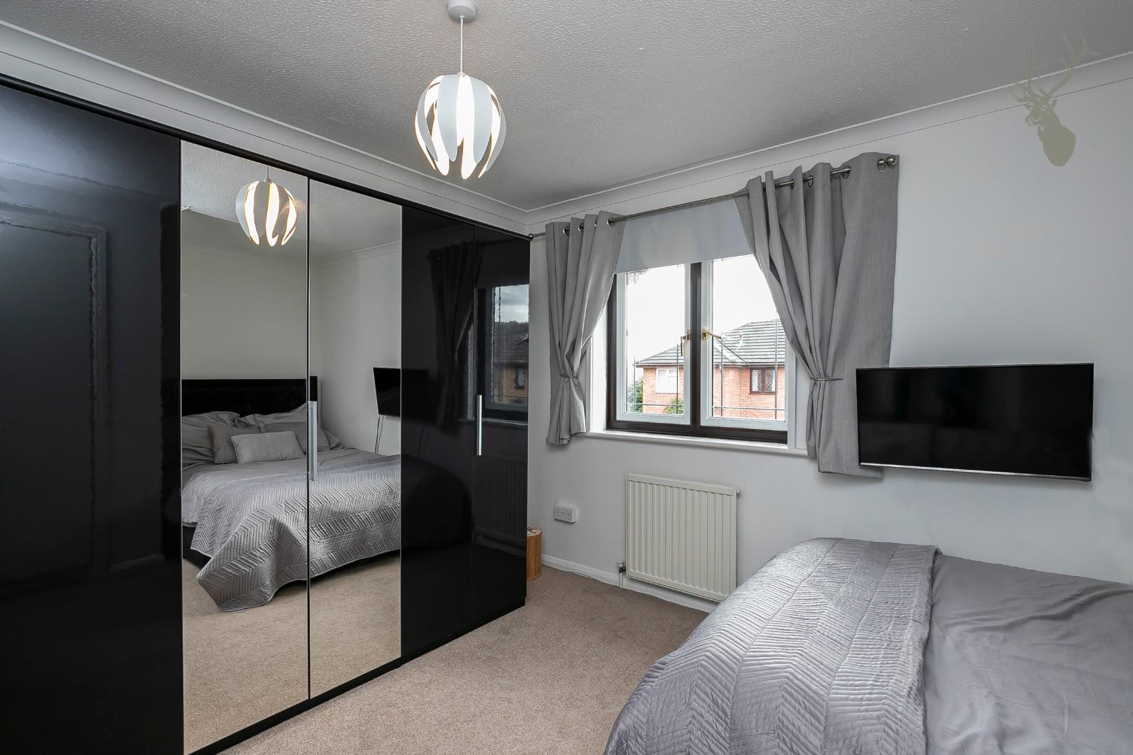 Property For Sale Hazelwood Park Close Chigwell Ig7 2 Bedroom House