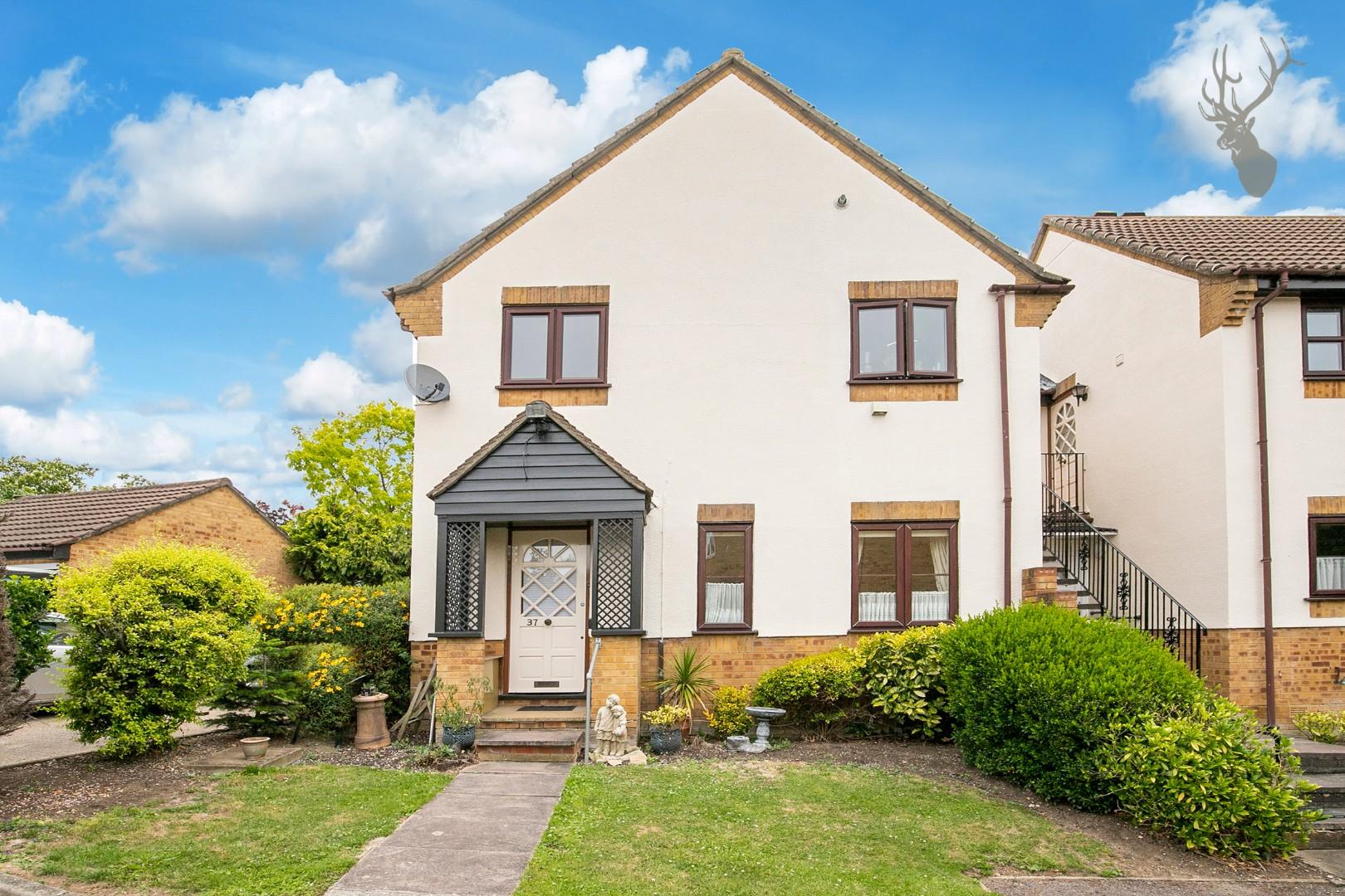 Property For Sale Slade End, Theydon Bois, CM16 | 2 Bedroom Flat ...