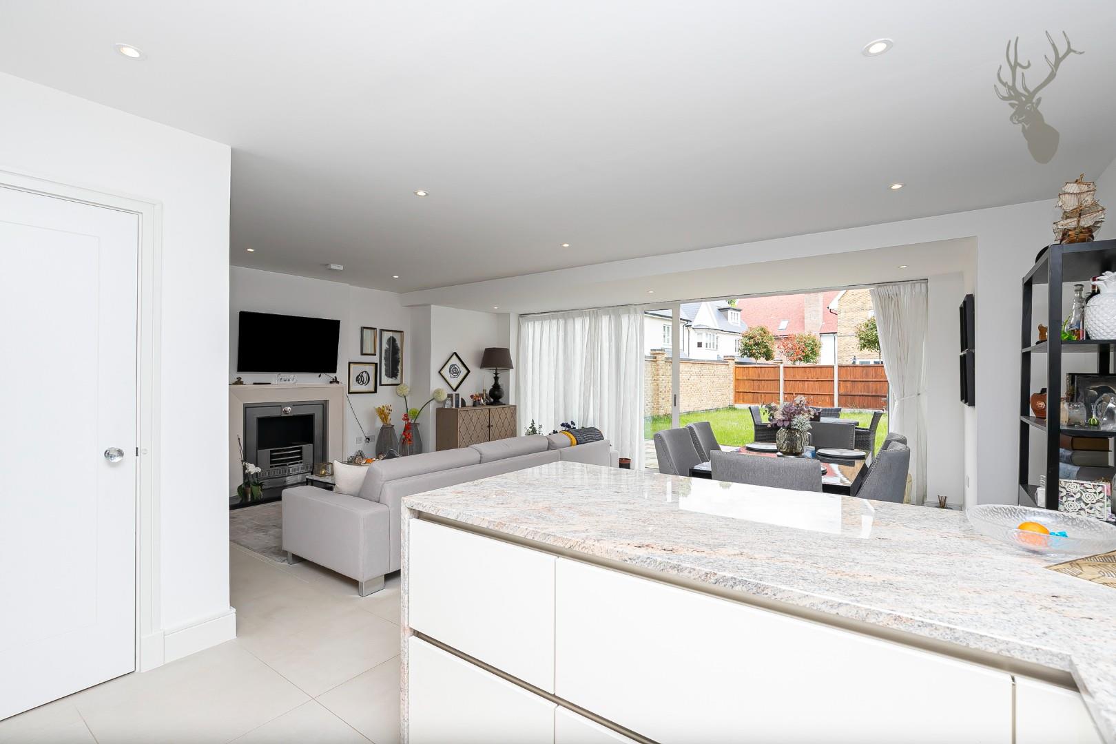 Property To Rent High Road, Chigwell, IG7 | 5 Bedroom House through ...