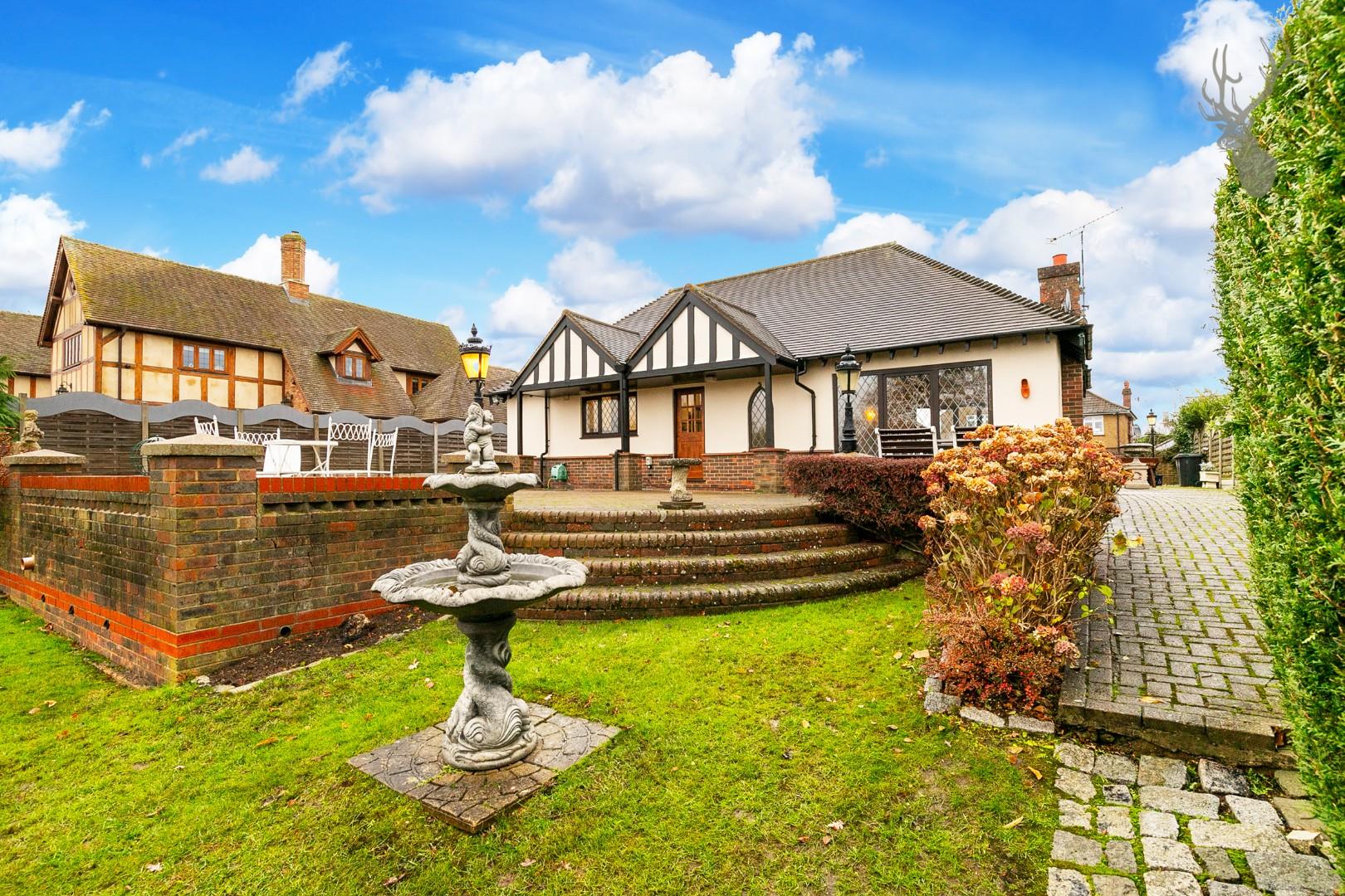 Property For Sale Farm End, Chingford, E4 | 2 Bedroom Bungalow ...