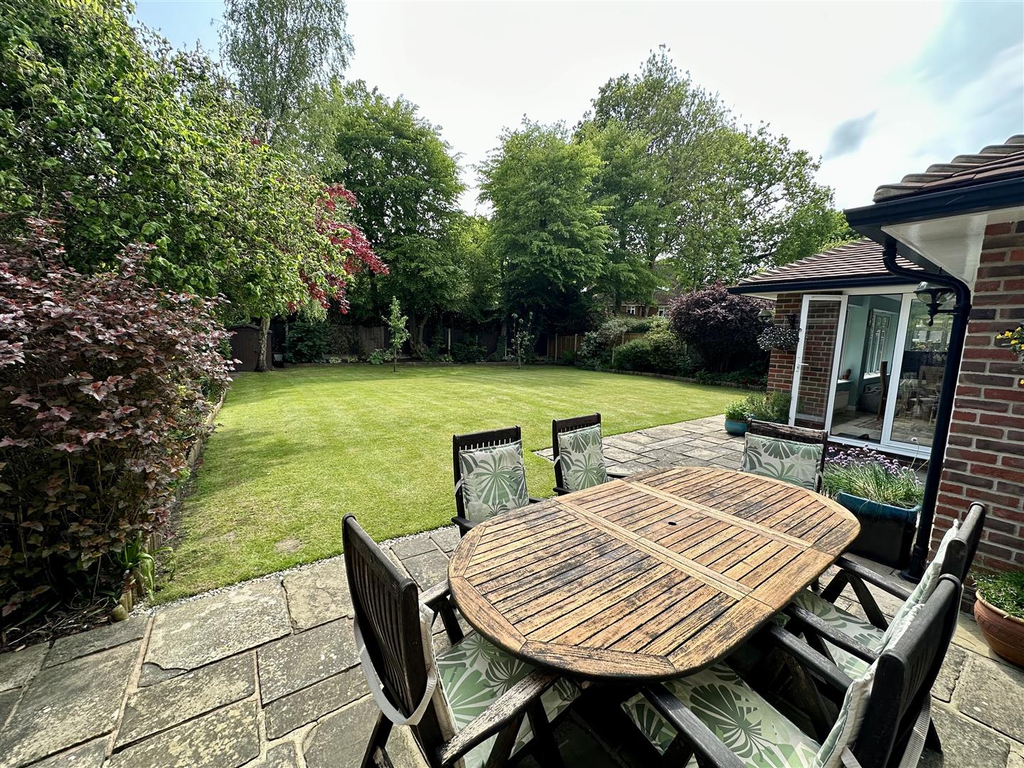 Property For Sale 15 Roundwood Grove, Hutton Mount, CM13 | 4 Bedroom ...