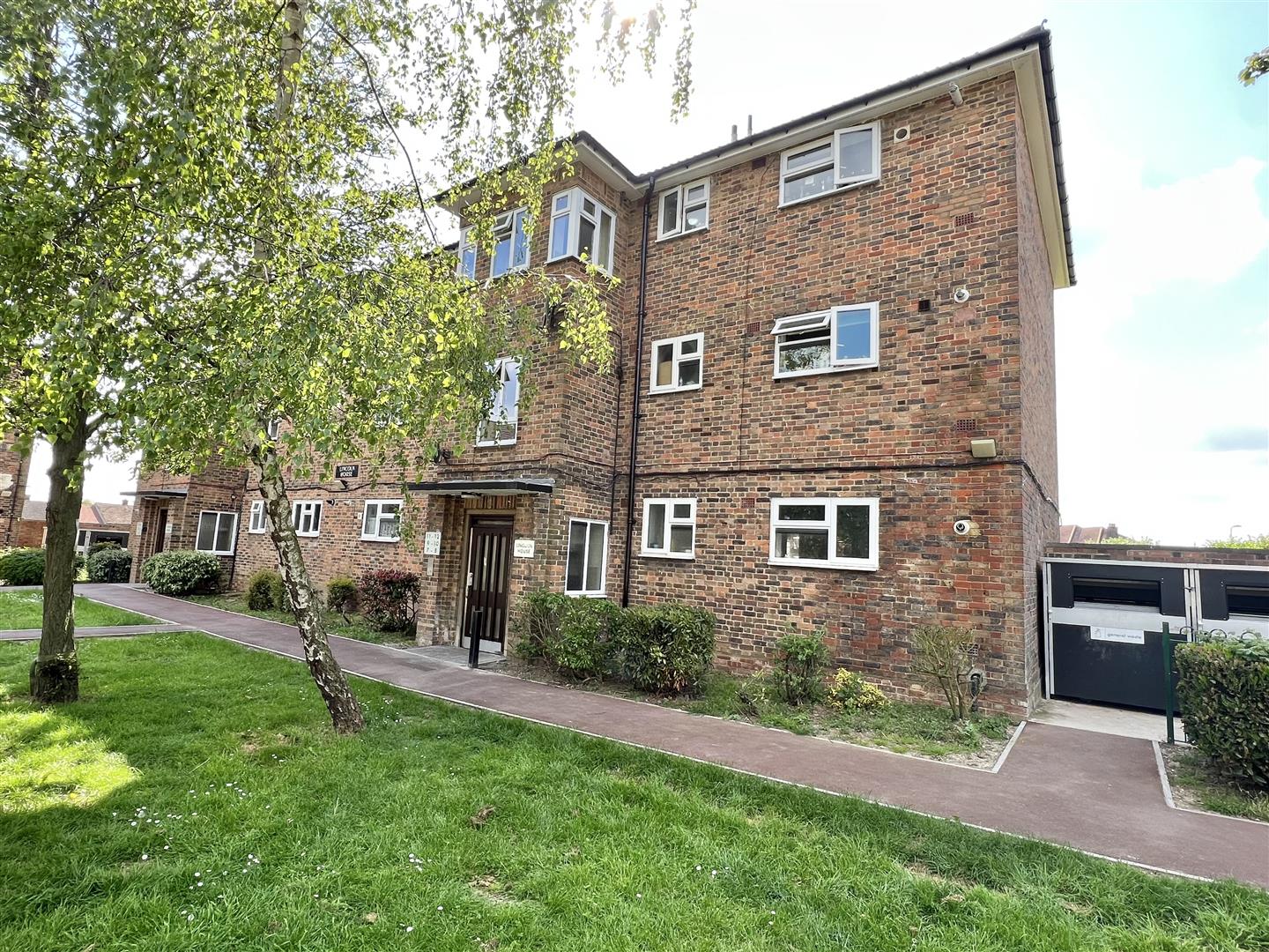 Property For Sale Lincoln House, Kings Lynn Drive, Harold Wood, RM3 | 1 ...