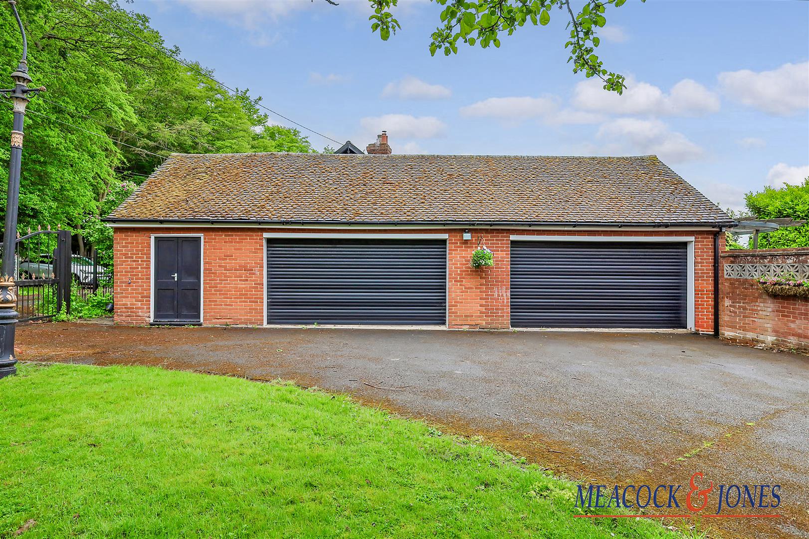 Property For Sale Doddinghurst Road, Pilgrims Hatch, CM15 | 4 Bedroom ...
